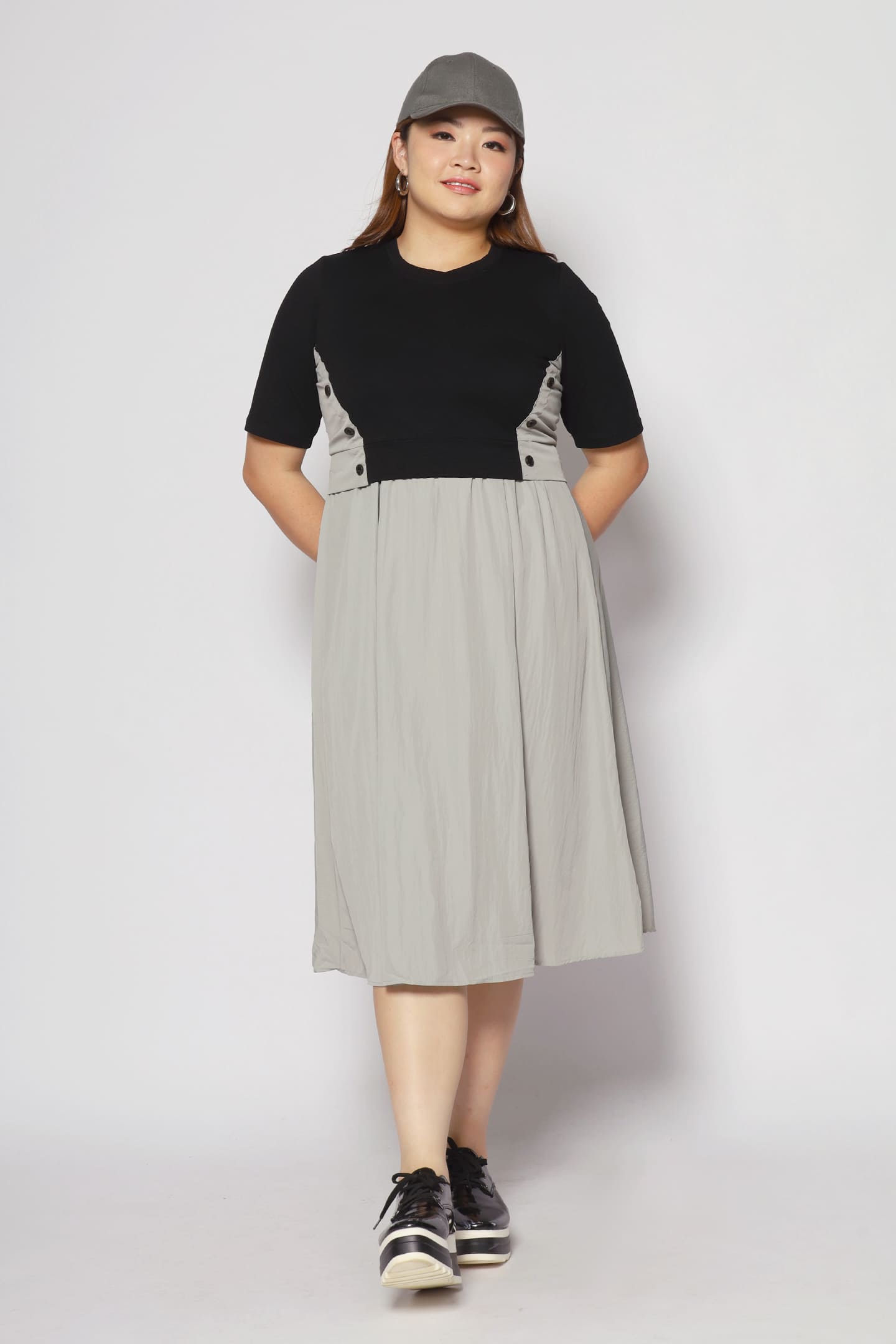 Phan Button Dress in Grey Black